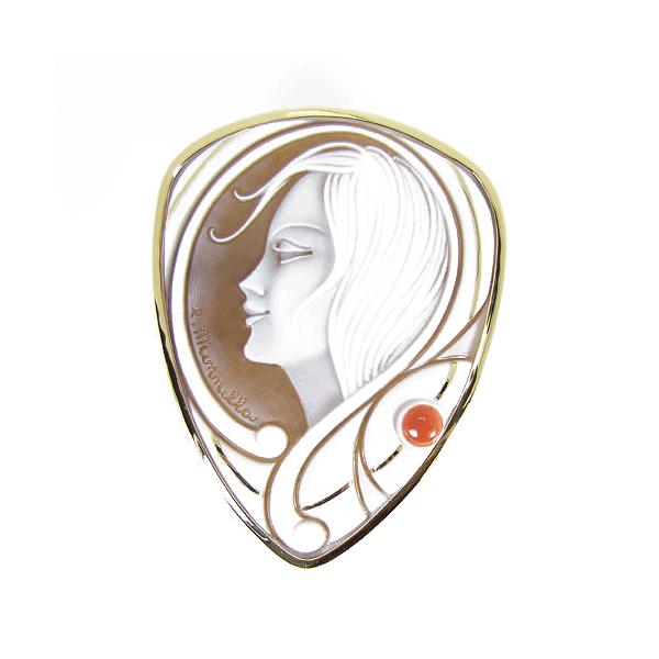 【サイズ】横4.4cm×縦5.7cm【重さ】 14.2g 【枠素材】 K18 【珊瑚種類】 地中海珊瑚 【商品説明】カメオは、１９７４年　イタリア　ナポリ生まれＲｏｓａｒｉｏ　Ｍｅｎｎｅｌｌａ／ロザリオ・メンネッラの作品です。赤い地中海サン...