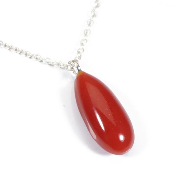 血赤珊瑚 ペンダント 【サイズ】珊　瑚： 横5.8mm×縦12mmチェーン：40cm【重さ】 1.4g（チェーン込み）【金具素材】チェーン：シルバー【珊瑚種類】赤珊瑚　高知産【商品説明】正面は綺麗ですが、裏側に傷穴と白斑が有ります。普段使い...