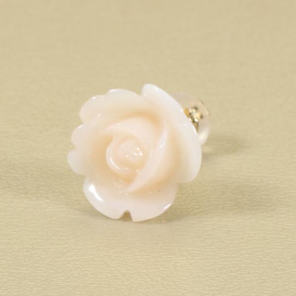 【珊瑚サイズ】10mm【ピアス針】 長さ：10mm、太さ：0.6mm【重さ】 0.7g 【金具素材】 K18YG イエローゴールド　（シリコン付きキャッチ）【珊瑚種類】 ミッド珊瑚【商品説明】淡いピンク色の、綺麗な珊瑚です。片側のみの販売です。