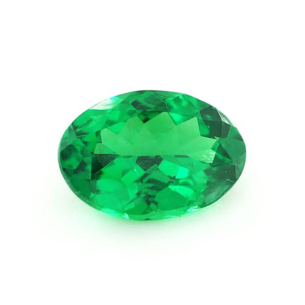 色、形、輝き全てが整ったグリーンガーネットルースのご紹介。地色は濃厚なクロムグリーン。石底からは輝きの強いネオングリーンのモザイク模様が次から次へと湧き上がります。透明度も抜群。輝きを遮るものも無く、鮮やかな光彩をご堪能頂けます。近年上質な...