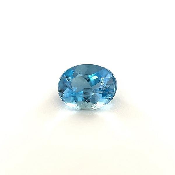 小粒ながら上質なサンタマリア・アクアマリン。ラテン語の海水を意味する通り、澄み渡るブルーで知られるアクアマリン。中でもその青が濃く上質なものは、最初に採掘されたブラジルの鉱山名にちなみ、「サンタマリア」の称号が付きます。溢れる透明感と高級感...