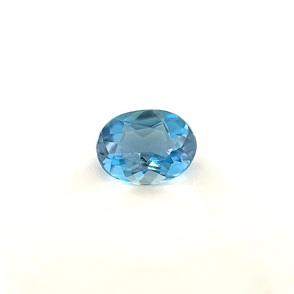 小粒ながら上質なサンタマリア・アクアマリン。ラテン語の海水を意味する通り、澄み渡るブルーで知られるアクアマリン。中でもその青が濃く上質なものは、最初に採掘されたブラジルの鉱山名にちなみ、「サンタマリア」の称号が付きます。溢れる透明感と高級感...