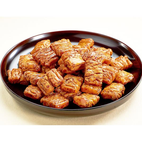 昔ながらの鬼あられで歯ごたえがあり、醤油がしっかり効いています。食べ応えがあり、醤油あられの定番商品です。［分類］あられ・おかき・せんべい・かきもち