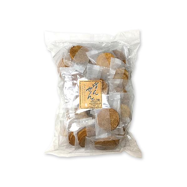 昔ながらのポンせんべい。サクッとした食感。秘伝のしょう油で香ばしく甘辛味のまろやかな風味とコク。湿りにくく小分けしやすい小袋入り。［分類］あられ・おかき・せんべい・かきもち