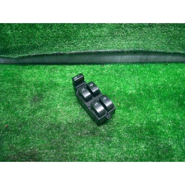 **** 商品説明を必ずご確認ください ****部品管理番号：210914000161900メーカー純正品番：84820-B2210部品名：パワーウインドウスイッチ部品区分：リサイクル品管理品番：600029車名：ムーヴ車両タイプ名：5ドア...