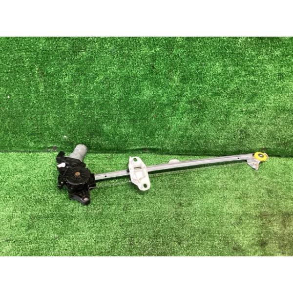 **** 商品説明を必ずご確認ください ****部品管理番号：230130000213220メーカー純正品番：72250-TDE-003部品名：左Fドアレギュレータ・モーター部品区分：リサイクル品車名：Ｎ−ＢＯＸスラッシュ車両タイプ名：5ド...