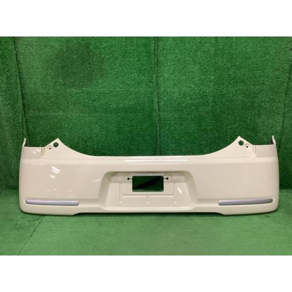 **** 商品説明を必ずご確認ください ****部品管理番号：250304000215100メーカー純正品番：52159-B2660-E0部品名：RバンパーASSY部品区分：リサイクル品車名：ミラココア車両タイプ名：5ドアハッチバック通称型...