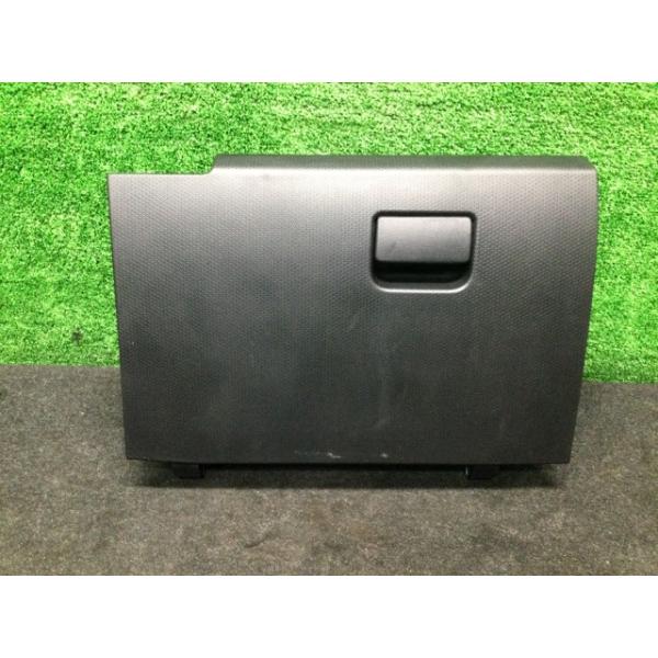 **** 商品説明を必ずご確認ください ****部品管理番号：260119000170210メーカー純正品番：55550-B2330-C0部品名：グローブBOX部品メーカー品番：55581-B2230部品区分：リサイクル品車名：タント車両タ...