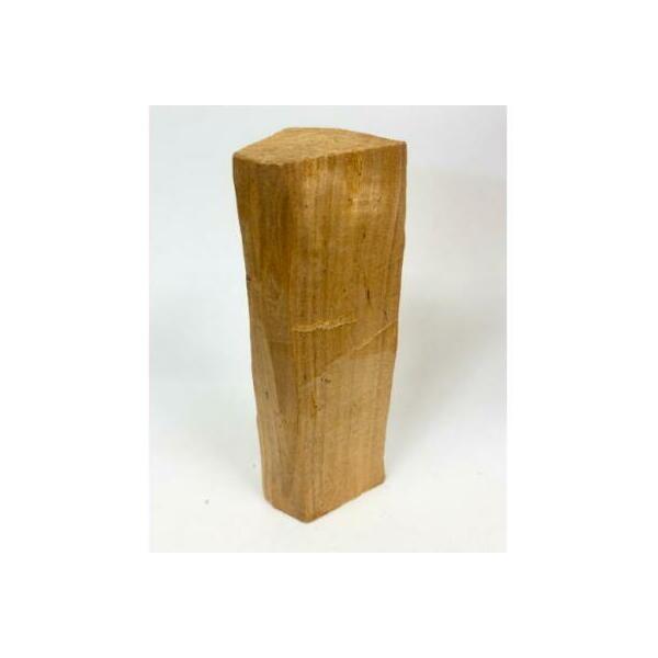 お香の材料として広く使用される白檀。インド・マイソール産 老山白檀です。爽やかな甘い香りです。白檀は数年前から原木そのものが入りにくくなり、価格も高騰しています。良質のものは、その希少性から価格が高騰しています。ぜひこの機会にどうぞ。・産地...