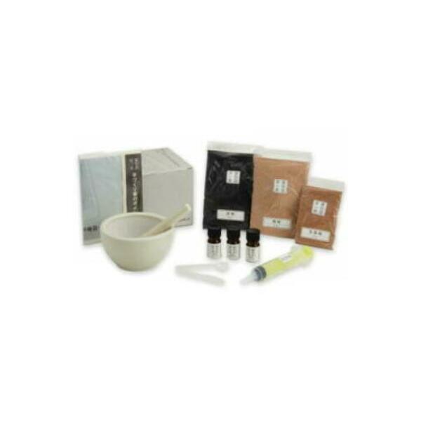 人気のフレグランスを3種揃えた簡単手作りインセンスキットです。・メーカー／薫物屋香楽・内容量／フレグランスオイル（イランイラン・バニラ・ローズ　全3種）　　　　　　　 椨粉　支那粉　炭粉　　　　 　　　乳鉢・乳棒 ＊乳鉢の色は指定できません...