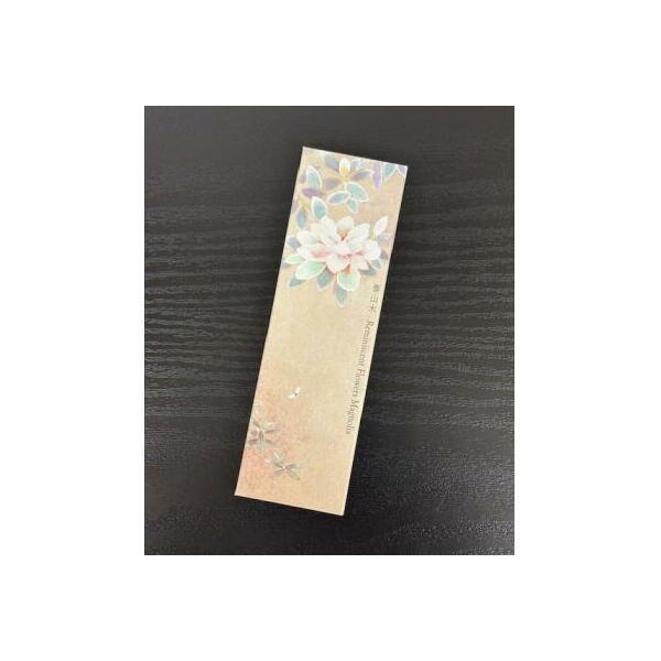 『泰山木-Magnolia』 花言葉は「前途洋々」「威厳」「壮麗」「高潔」初夏に大きく厚みのある白い花を咲かせる、モクレン科の高木樹です。上品で爽やか、ややクリーミーな甘みのある香気を放ちます。・メーカー／薫寿堂・長さ(約)／135mm・内...