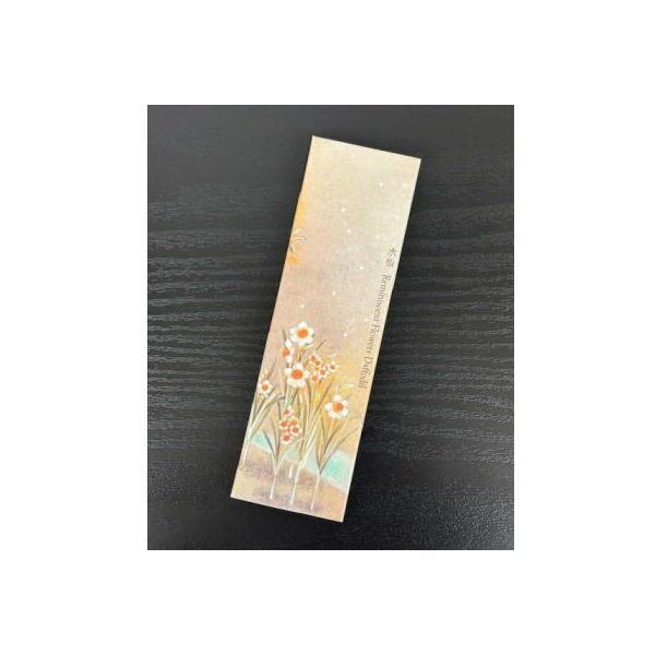 『水仙ーDaffodil』 花言葉は「神秘」「尊敬」「清純」「自惚れ」冬から春にかけて白や黄色の花を咲かせる球根植物です。清楚で凛とした青みと奥行きのある甘い香気が空気を満たします。・メーカー／薫寿堂・長さ(約)／135mm・内容量／30本...