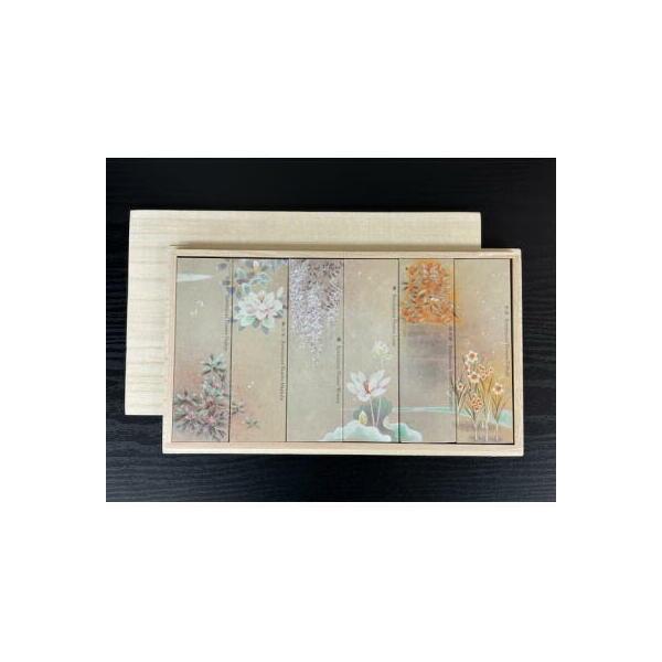 屏風絵のように美しい桐箱の詰合せ。パッケージには、日本画家・定家亜由子氏の美しい花の日本画をあしらっております。一年を通して贈り物に最適です。・沈丁花 Daphne　・泰山木 Magnolia　・藤 Wisteria　・蓮 Lotus・金木...