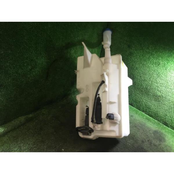 **** 商品説明を必ずご確認ください ****部品管理番号：000007339667300部品名：ウォッシャータンク部品区分：リサイクル品管理品番：73396車名：ボルボ 60シリーズ車両タイプ名：5DJワゴン通称型式：YV1DZ認定型式...