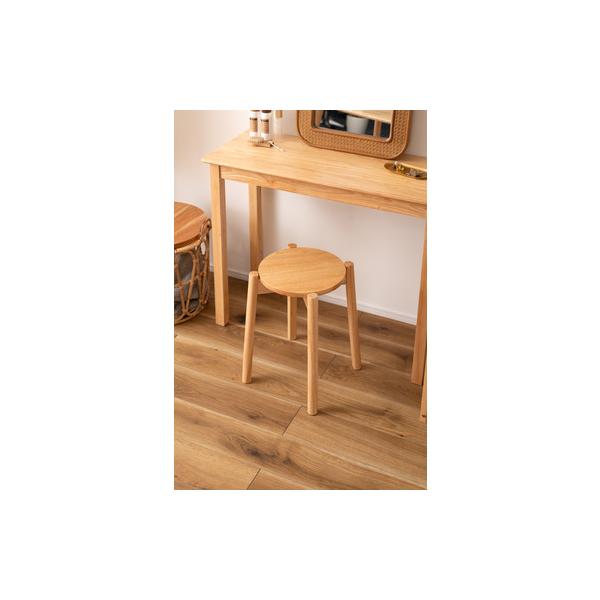 天然木のぬくもりを感じる北欧風デザインの「helppo」シリーズより、シンプルで色々なシーンで活躍するスツールが登場しました。木目を活かしたデザインと、エッジを極力落とした丸みのあるフォルムが優しい印象を与えます。【材質】天然木(ラバーウッ...