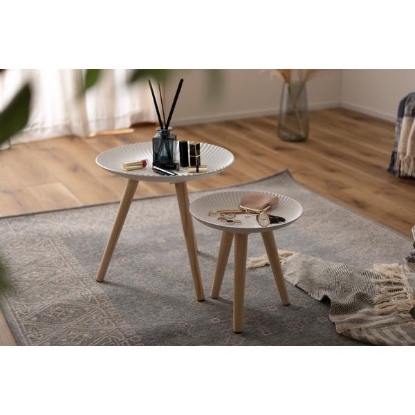 天板の模様が美しいトレーテーブルです。軽量で持ち運びラクラクちょっとした休憩、ソファサイドテーブルとして。ベッドサイドテーブルや洗面所などの小物置きとしても。用途に合わせて様々なシーンで使えます。商品名 トレーテーブル素　材 繊維板 天然木...