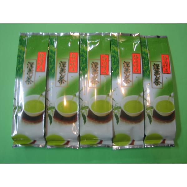 お買い得品！ 『静岡茶 深蒸し茶』1００ｇ詰×5袋海外での抹茶の需要に伴い普通煎茶が足りなくなり、価格が高騰になりまして今回から値上げになります、大変に申し訳ございませんがよろしくお願いいたします。深蒸し茶とは、普通のお茶よりも蒸す時間を2...