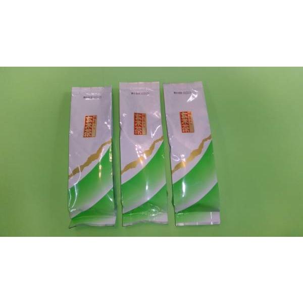 玄米茶は炒った玄米と緑茶の茶葉をミックスしてつくったお茶で、庶民の日本茶として親しまれています。玄米茶はその定義からして玄米だけでなく茶葉と混ぜているので、色々なブレンドが出されています。玄米茶には通常のお茶には無い健康効果も発見されており...