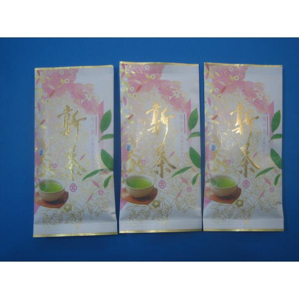 海外での抹茶の需要に伴い普通煎茶が足りなくなり、価格が高騰になりまして今回から値上げになります、大変に申し訳ございませんがよろしくお願いいたします。1００ｇ詰×3袋八十八夜とは1年の季節の移り変わりを表す雑節のひとつで立春（毎年2月4日前後...