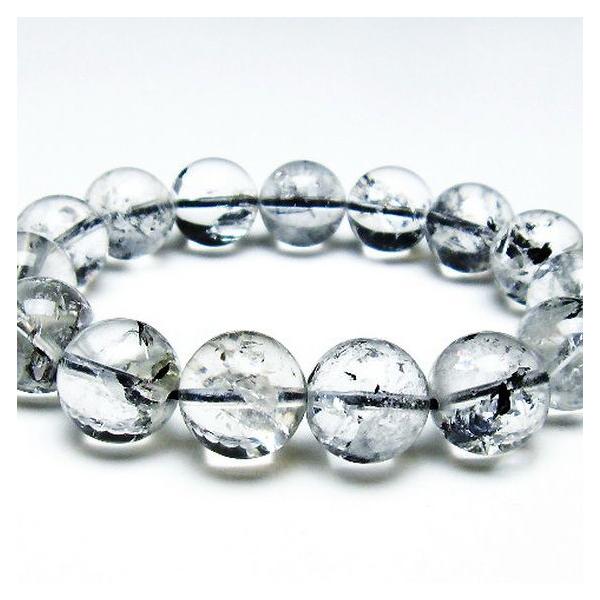 【クリスタルクォーツ（水晶）】無色透明の水晶。世界中で最も知られ、その効果は万能とされ、水晶といわれると一般にイメージするベーシックな水晶です。その透きとおった姿を見ているだけで、すがすがしい気持ちにさせてくれそうです。あらゆる水晶の中でも...