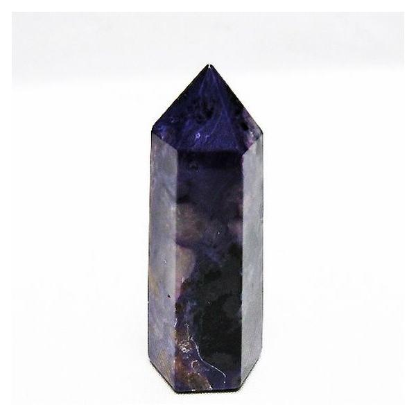 ●チャロアイトは石の表面に複雑な波形や渦巻き模様が見られますが、こうした文様は、大自然が創り出したロールシャッハテストのような機能を持ちます。見る人によって様々な連想を呼び起こし、ある人はそこに自分の心の底に横たわる怖れを見るでしょうし、あ...