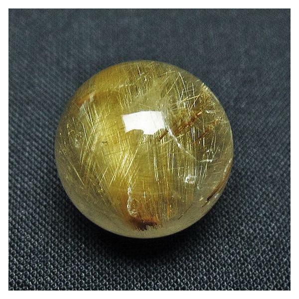 【タイチンルチルクォーツ（太金針水晶）】タイチンルチルは太い金針が入った針入り水晶です。金針ルチルの中でも特に強いパワーを持つ最強の水晶の一つであるといわれています。太い金針が入ることによって、より強力な金針ルチルの開運効果があるとされます...