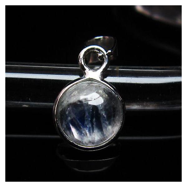 【ムーンストーン（月長石）】ムーンストーンは長石の一種で正長石（オーソクレース）を主としアルバイト（曹長石）成分を含んでいます。そのために美しいシラー効果が確認できます。乳白色や半透明のものが一般的ですが、他にも青やオレンジ等の様々な色が確...