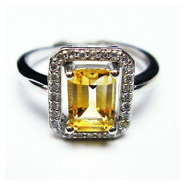 【シトリン（黄水晶）】シトリンは和名で「黄水晶（きすいしょう）」と呼ばれるように、水晶に鉄イオンが混入し、放射線による結晶格子欠陥によって黄色に変色したものです。シトリンは黄色い色合いからヨーロッパの柑橘類シトロンが語源となり名付けられたと...