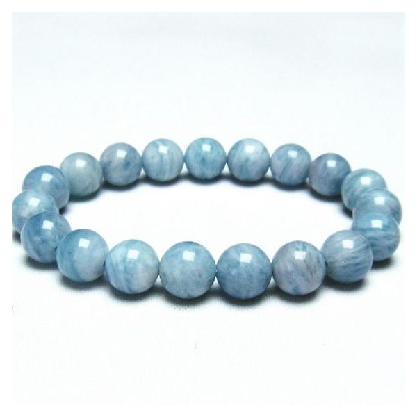 【アクアマリン（藍玉）】3月の誕生石として知られた天然石です。ベリル（緑柱石）の一種のためエメラルドやモルガナイト、レッドベリルなどと同じグループにあるパワーストーンで、アクアマリンはブルーベリルの別名を持ちます。「アクアマリン」という名称...