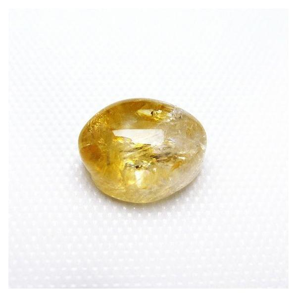 【シトリン（黄水晶）】シトリンは和名で「黄水晶（きすいしょう）」と呼ばれるように、水晶に鉄イオンが混入し、放射線による結晶格子欠陥によって黄色に変色したものです。シトリンは黄色い色合いからヨーロッパの柑橘類シトロンが語源となり名付けられたと...