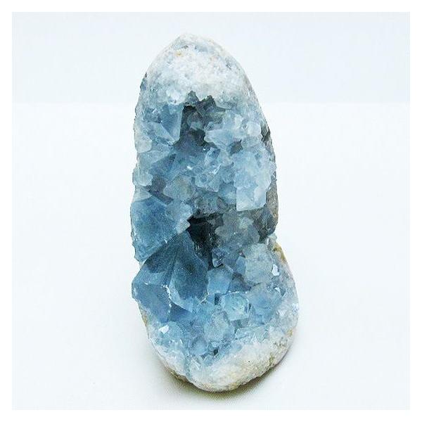 【セレスタイト（天青石）】セレスタイトは和名で「天青石」と呼ばれるように、晴れ渡った空を思わせる爽やかな青色が美しい石です。「清浄?博愛?休息」を象徴する強力な浄化効果とヒーリング能力を持ち、心身にかかるストレスや苦痛を癒すとされています。...