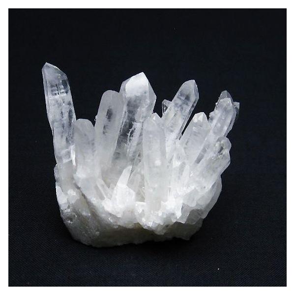 【クリスタルクォーツ（水晶）】無色透明の水晶。世界中で最も知られ、その効果は万能とされ、水晶といわれると一般にイメージするベーシックな水晶です。その透きとおった姿を見ているだけで、すがすがしい気持ちにさせてくれそうです。あらゆる水晶の中でも...