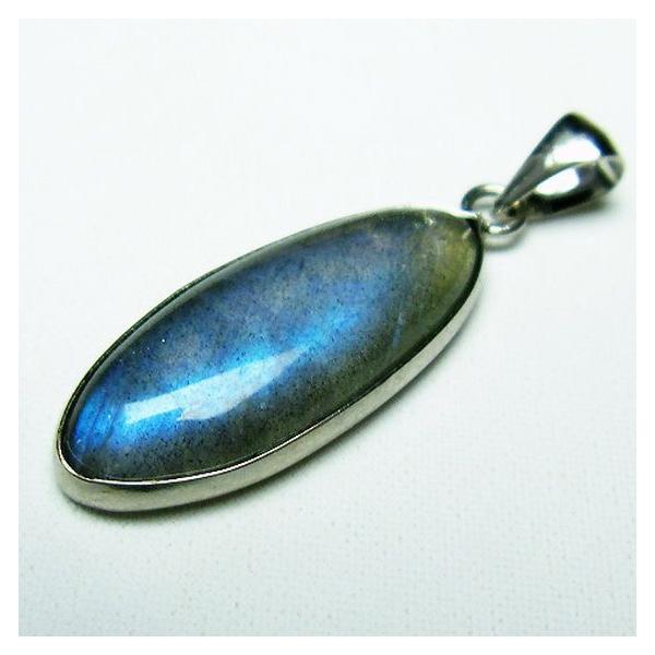 【パワーストーン】パワーストーンとは、不思議な力が宿るとされている石を指します。明確な定義はありませんが、ダイヤモンドなどの煌めくような宝石をはじめ、岩塩などの身近な鉱物など種類は様々。身に付けていると災いを遠ざけたり幸運を運んでくれるとさ...