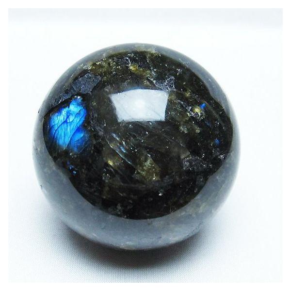 【パワーストーン】パワーストーンとは、不思議な力が宿るとされている石を指します。明確な定義はありませんが、ダイヤモンドなどの煌めくような宝石をはじめ、岩塩などの身近な鉱物など種類は様々。身に付けていると災いを遠ざけたり幸運を運んでくれるとさ...