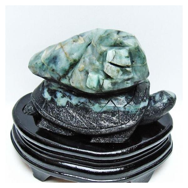 【エメラルド（翠玉）】5月の誕生石として知られるエメラルドは世界四大宝石の一つとして知られています。絶世の美女クレオパトラですらもこの石に魅せられ、自分の鉱山を持ってしまったという逸話が残っている程に美しい石です。エメラルドはベリル（緑柱石...