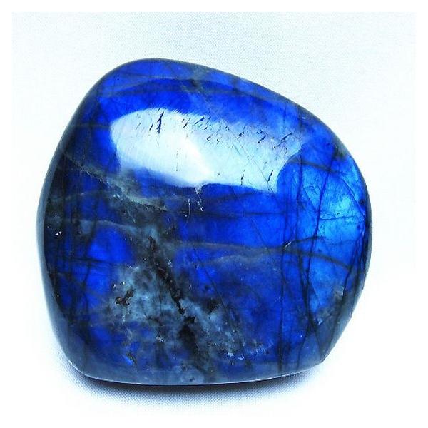 【パワーストーン】パワーストーンとは、不思議な力が宿るとされている石を指します。明確な定義はありませんが、ダイヤモンドなどの煌めくような宝石をはじめ、岩塩などの身近な鉱物など種類は様々。身に付けていると災いを遠ざけたり幸運を運んでくれるとさ...