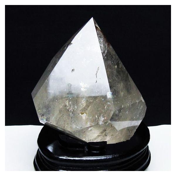 【クリスタルクォーツ（水晶）】無色透明の水晶。世界中で最も知られ、その効果は万能とされ、水晶といわれると一般にイメージするベーシックな水晶です。その透きとおった姿を見ているだけで、すがすがしい気持ちにさせてくれそうです。あらゆる水晶の中でも...