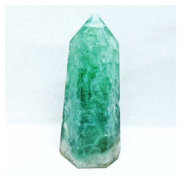 【フローライト（蛍石）】フローライトは鮮やかなカラーのグラデーションが美しい天然石で、トルマリンに次ぐカラーバリエーションを持つとされています。フローライトの中に白い羽のような内包物が入ったものは「エンジェルフェザーフローライト」と呼ばれ、...