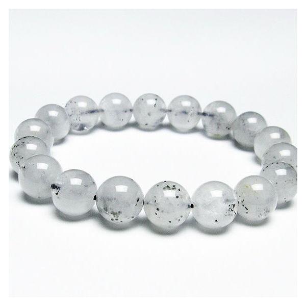 【パイライト（黄鉄鉱）】色合いが黄金色〜銀色、真鍮色であることから、しばしば黄金と間違われました。そのため、[fool’s gold（愚か者の金）]というニックネームでも呼ばれます。硬さでは、金よりはるかに固い鉱物です。インカ帝国では巨大な...