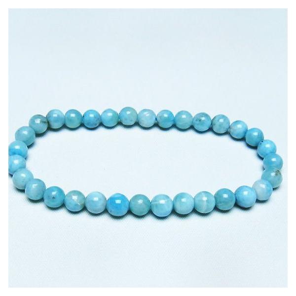 【ラリマー（ブルーペクトライト）】ラリマーは正式な鉱物名を「ブルーペクトライト」と呼びます。カリブの海を思わせる美しい鮮やかな色合いと波のような模様が魅力の天然石で、産地であるドミニカ共和国のナショナル?ストーンにも認定されています。ラリマ...