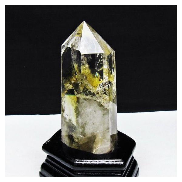 【シトリン（黄水晶）】シトリンは和名で「黄水晶（きすいしょう）」と呼ばれるように、水晶に鉄イオンが混入し、放射線による結晶格子欠陥によって黄色に変色したものです。シトリンは黄色い色合いからヨーロッパの柑橘類シトロンが語源となり名付けられたと...