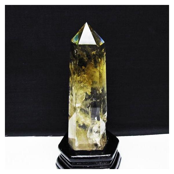 【シトリン（黄水晶）】シトリンは和名で「黄水晶（きすいしょう）」と呼ばれるように、水晶に鉄イオンが混入し、放射線による結晶格子欠陥によって黄色に変色したものです。シトリンは黄色い色合いからヨーロッパの柑橘類シトロンが語源となり名付けられたと...