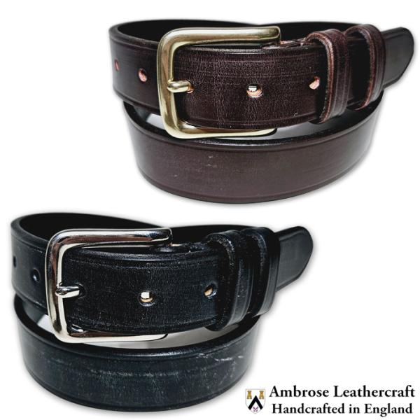 1976年からイギリスのレザー製品生産の中心地であるバーミンガム・Walsall地方でレザー製品を生産しているブランドAmbrose Leathercraft-アンブローズレザークラフト-。デザインディレクターであるマイク・フランクスは、高...