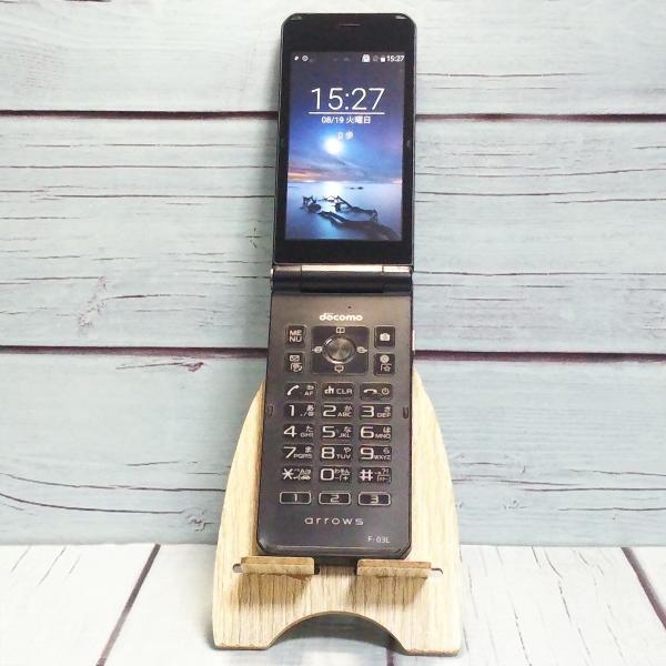 商品は本体（バッテリー内蔵）のみです。その他の付属品はありませんのでご注意ください。【特記事項】なし。【バッテリー性能】著しい性能低下がないことを確認しています（OSからの性能確認不可）【液晶の状態】若干の擦り傷と色むらがみられますが、液晶...