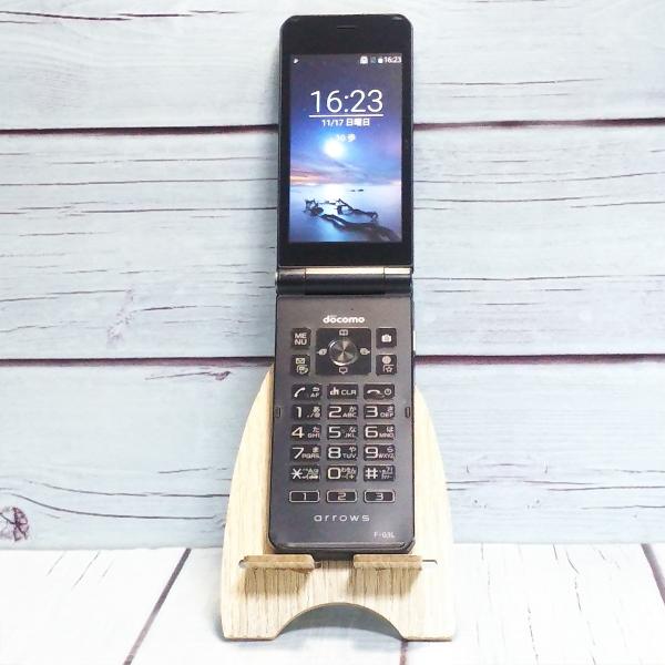 商品は本体（バッテリー内蔵）のみです。その他の付属品はありませんのでご注意ください。【特記事項】なし。【バッテリー性能】著しい性能低下がないことを確認しています（OSからの性能確認不可）【液晶の状態】擦り傷とボタン痕、若干の色むらと内部汚れ...