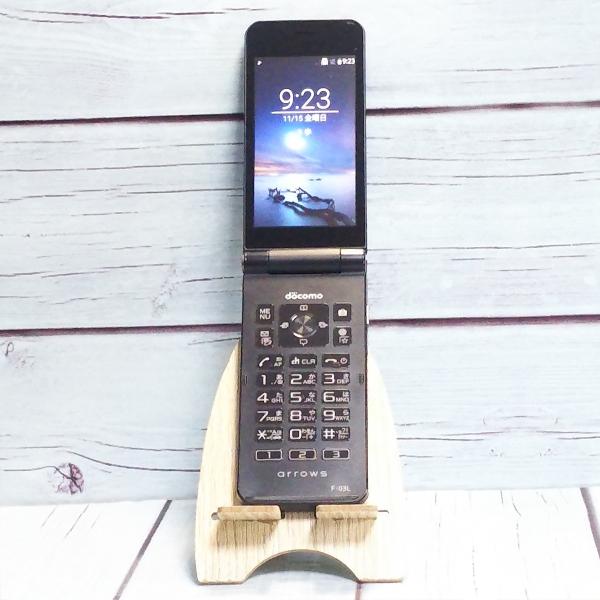 商品は本体（バッテリー内蔵）のみです。その他の付属品はありませんのでご注意ください。【特記事項】なし。【バッテリー性能】著しい性能低下がないことを確認しています（OSからの性能確認不可）【液晶の状態】ボタン痕とうっすらと赤みがかった色むら、...