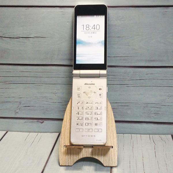 商品は本体（バッテリー内蔵）のみです。その他の付属品はありませんのでご注意ください。【特記事項】なし。【バッテリー性能】著しい性能低下がないことを確認しています（OSからの性能確認不可）【液晶の状態】若干のボタン痕と色むらがみられますが、液...