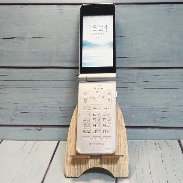 商品は本体（バッテリー内蔵）のみです。その他の付属品はありませんのでご注意ください。【特記事項】なし。【バッテリー性能】著しい性能低下がないことを確認しています（OSからの性能確認不可）【液晶の状態】擦り傷とボタン痕、若干の色むらがみられま...