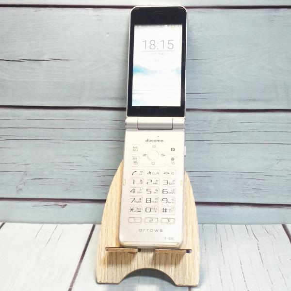 商品は本体（バッテリー内蔵）のみです。その他の付属品はありませんのでご注意ください。【特記事項】なし。【バッテリー性能】著しい性能低下がないことを確認しています（OSからの性能確認不可）【液晶の状態】擦り傷とボタン痕、内部剥がれ、色むら、表...