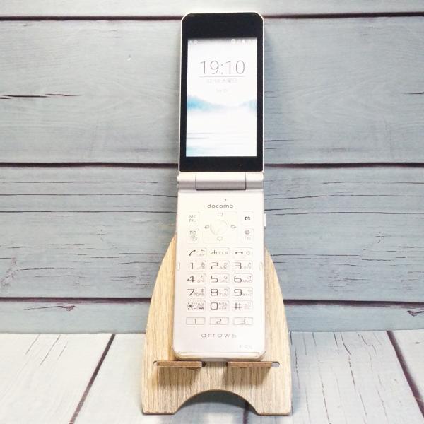 商品は本体（バッテリー内蔵）のみです。その他の付属品はありませんのでご注意ください。【特記事項】なし。【バッテリー性能】著しい性能低下がないことを確認しています（OSからの性能確認不可）【液晶の状態】ボタン痕と若干の色むらがみられますが、液...